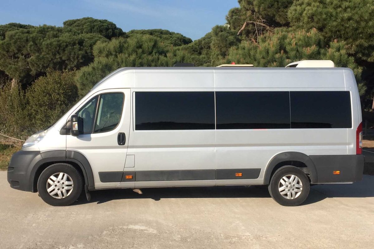 Alquiler de Minibús 12 Plazas: Precios sin Conductor ¡Reserva Ahora!