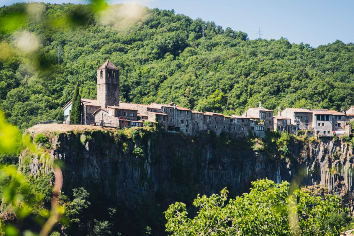 Descubre los encantadores pueblos cerca de Vilanova i la Geltrú