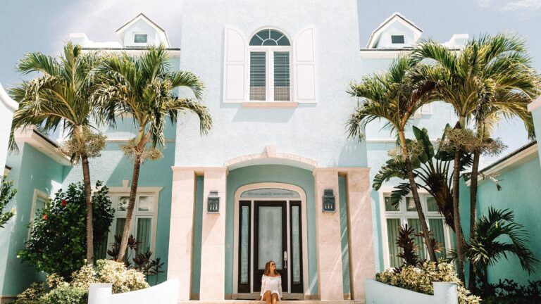 Renueva tu entrada: ideas para casa exterior